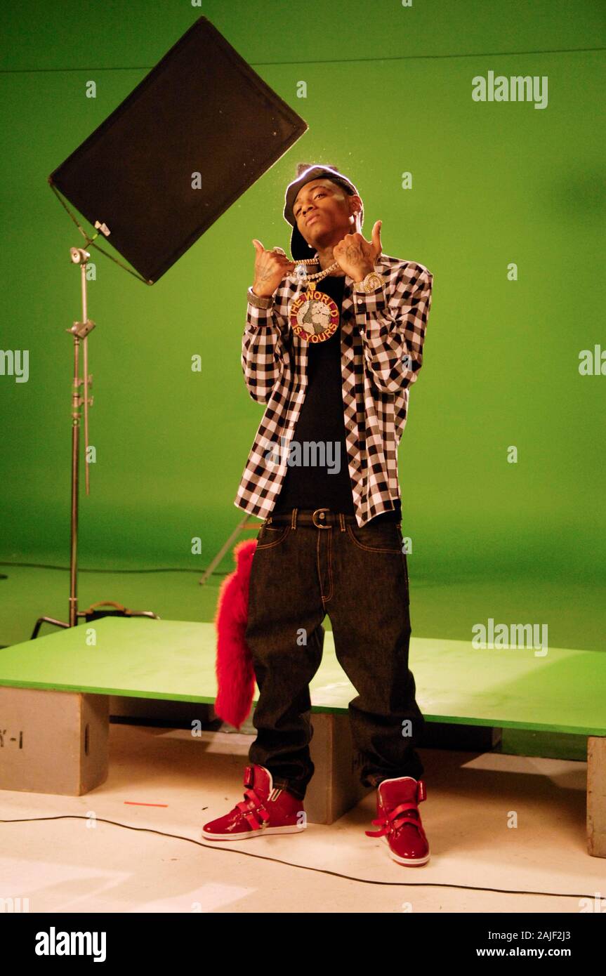 Rapper Deandre Way aka Soulja Boy on set at JBar ft. Soulja Boy "Daze ...