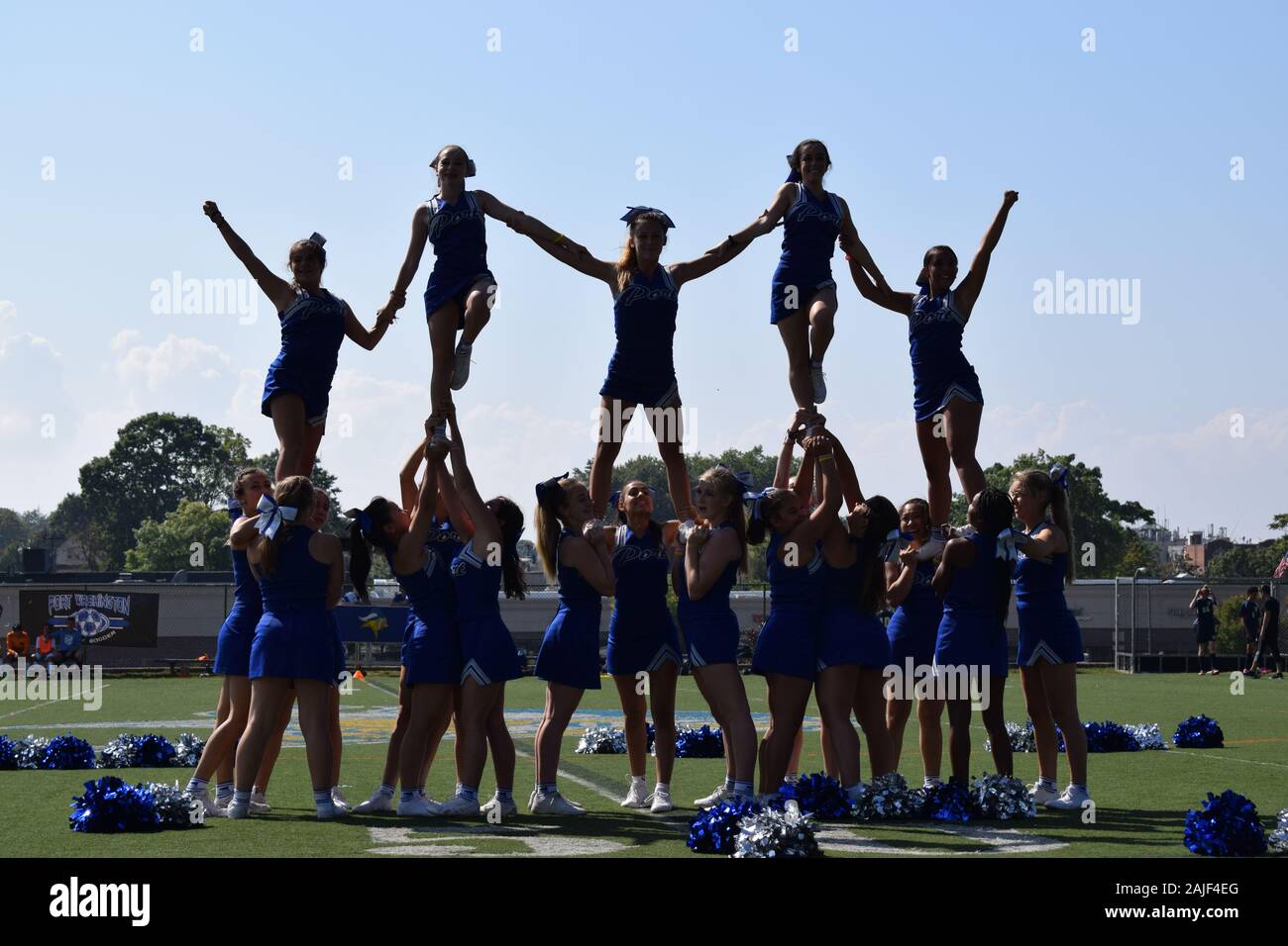 What Are Cheerleading Stunts