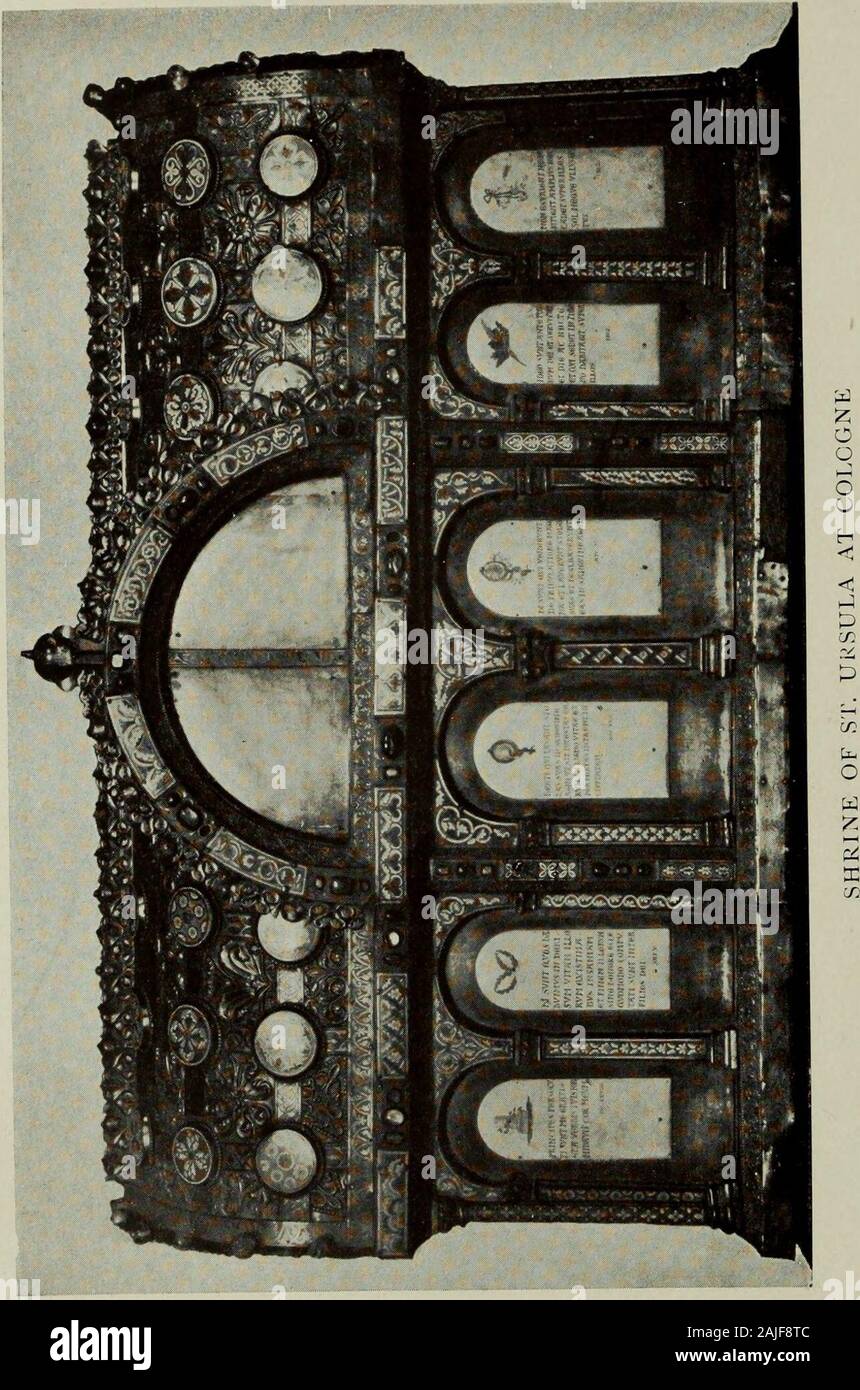Rounded altar hi-res stock photography and images - Alamy