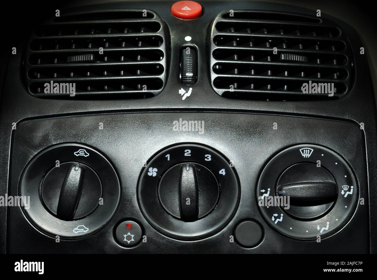 Car air conditioning unit hi-res stock photography and images - Alamy