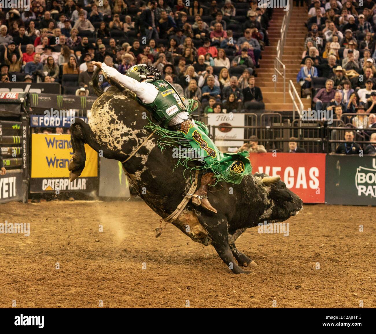 New York, NY - January 3, 2020: Daylon Swearingen rides bull during ...