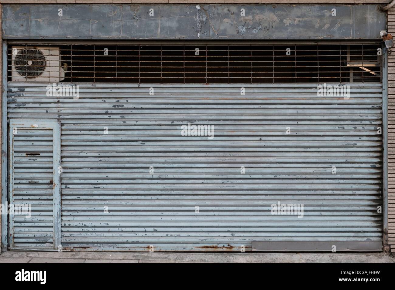 Shop store metal shutters hi-res stock photography and images - Alamy