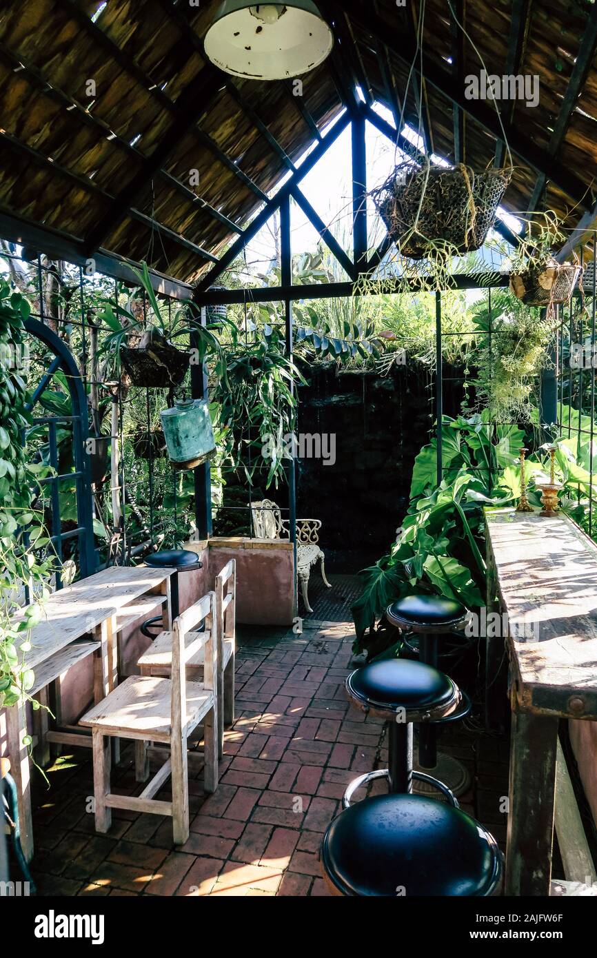 Dining room garden view hi-res stock photography and images - Alamy