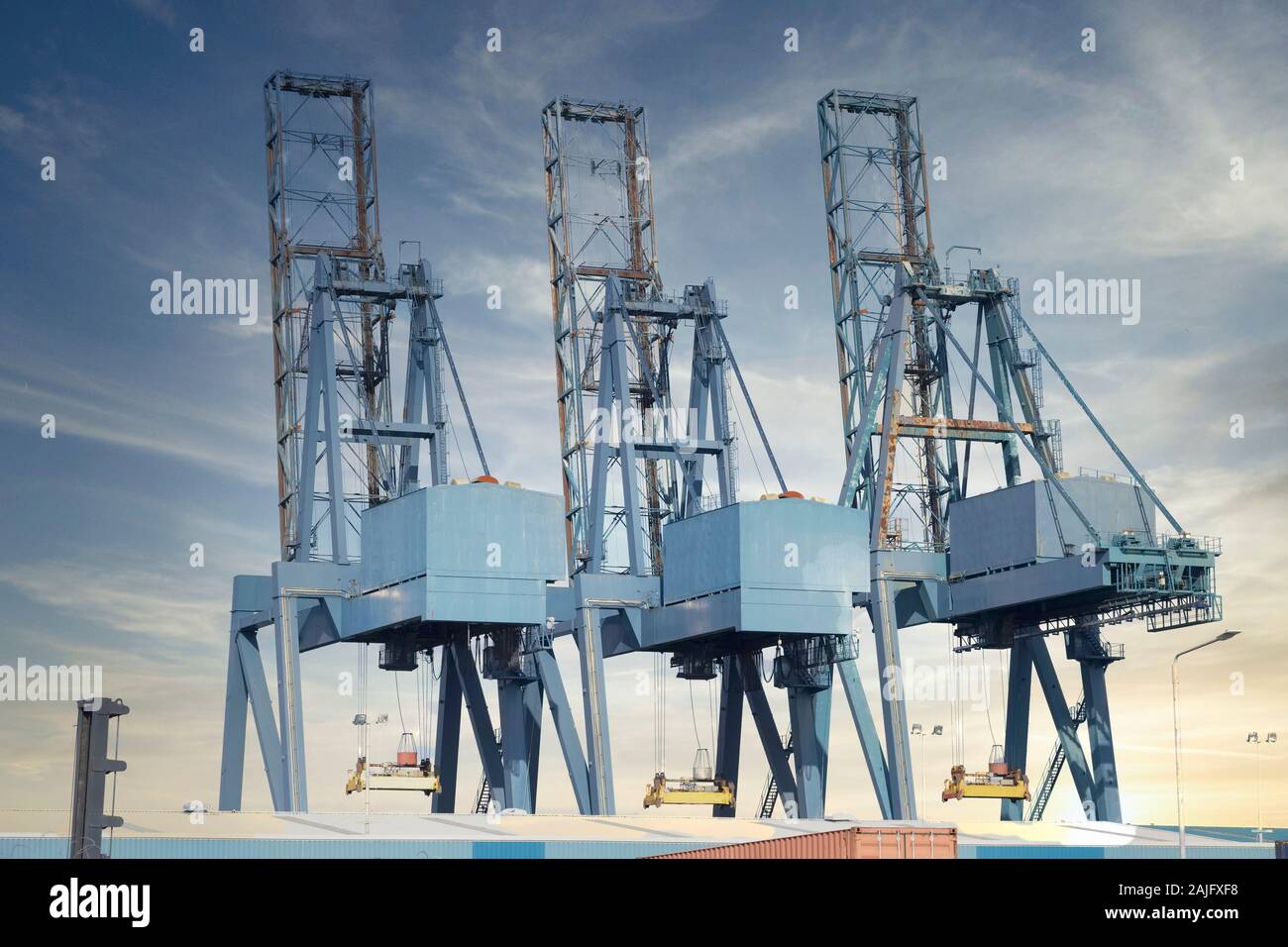 Oil gantry hi-res stock photography and images - Alamy