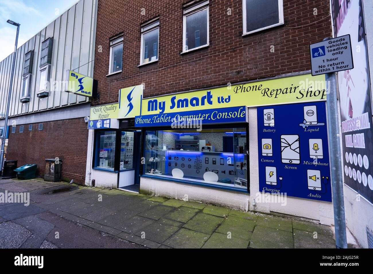 Lots of computers hi-res stock photography and images - Alamy