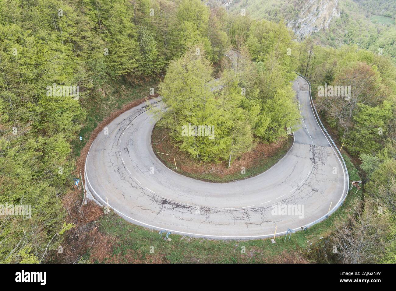 Big curve hi-res stock photography and images - Alamy