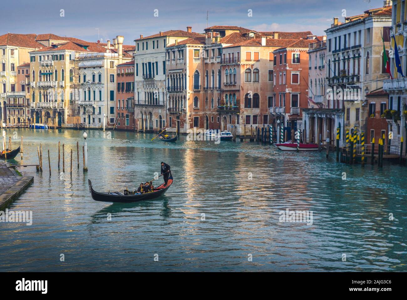 Reflections from the canal hi-res stock photography and images - Alamy