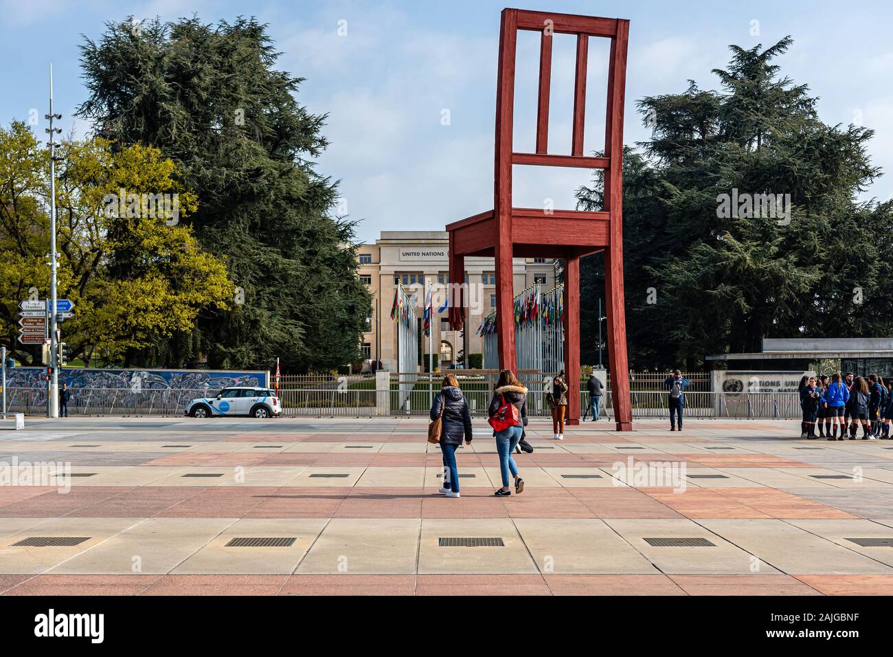 Entrance united nations headquarters building hi-res stock photography ...