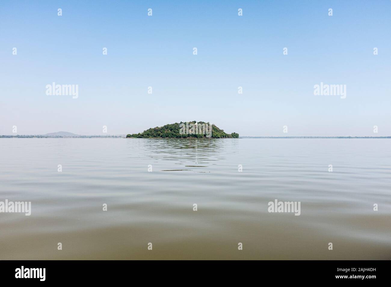 Lake Tana, the largest lake in Ethiopia and the source of the Blue Nile ...