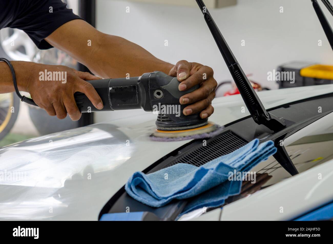 Man hands holding the work tool polish the car.Buffing and polishing ...