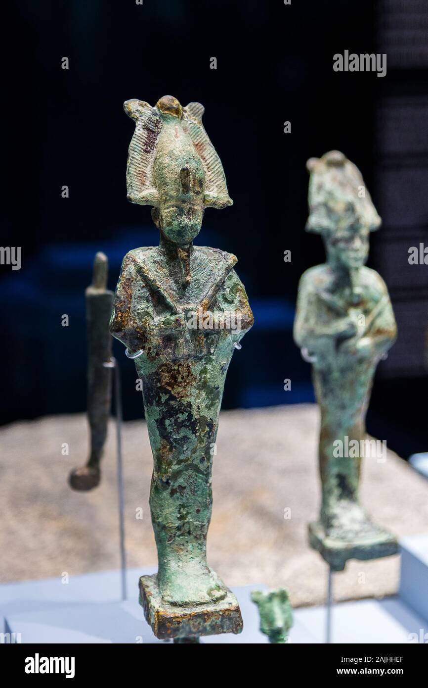 Egyptian god osiris crown hi-res stock photography and images - Alamy