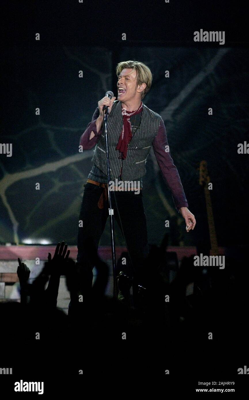 David bowie singer hi-res stock photography and images - Alamy