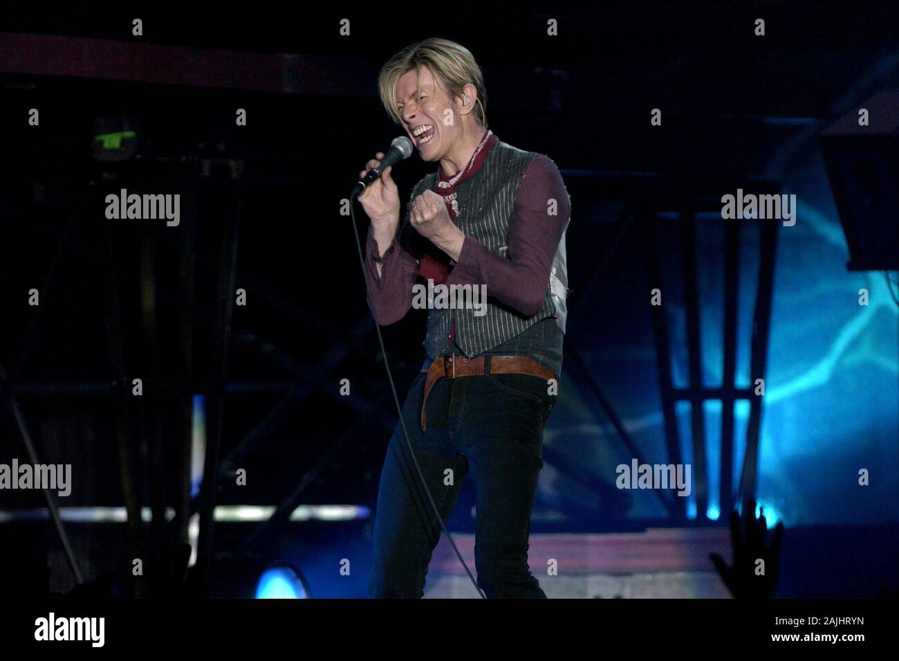 David bowie 2003 reality tour hi-res stock photography and images - Alamy