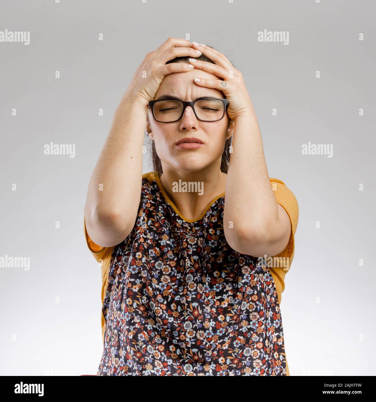 Portrait of a woman with headache Stock Photo - Alamy