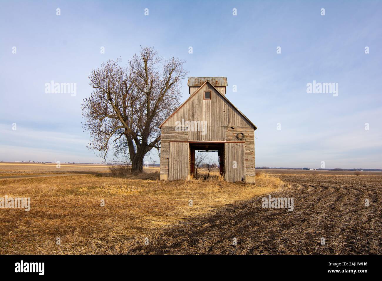 Old corn crib in open field. Bureau County, Illinois, USA Stock Photo ...