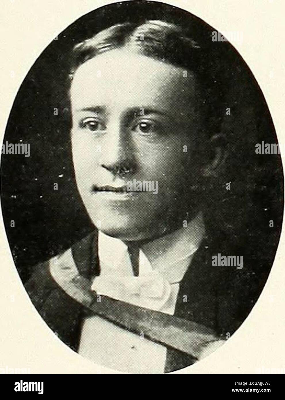 Roll of honour and roll of service, 1914-1919 . ROBERT L5T0N. ROBERT ...