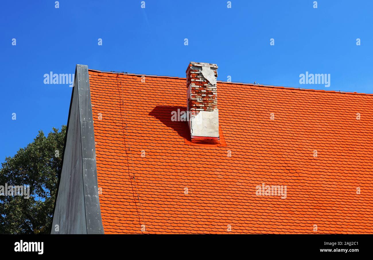 Orange brown roof shingles hi-res stock photography and images - Alamy