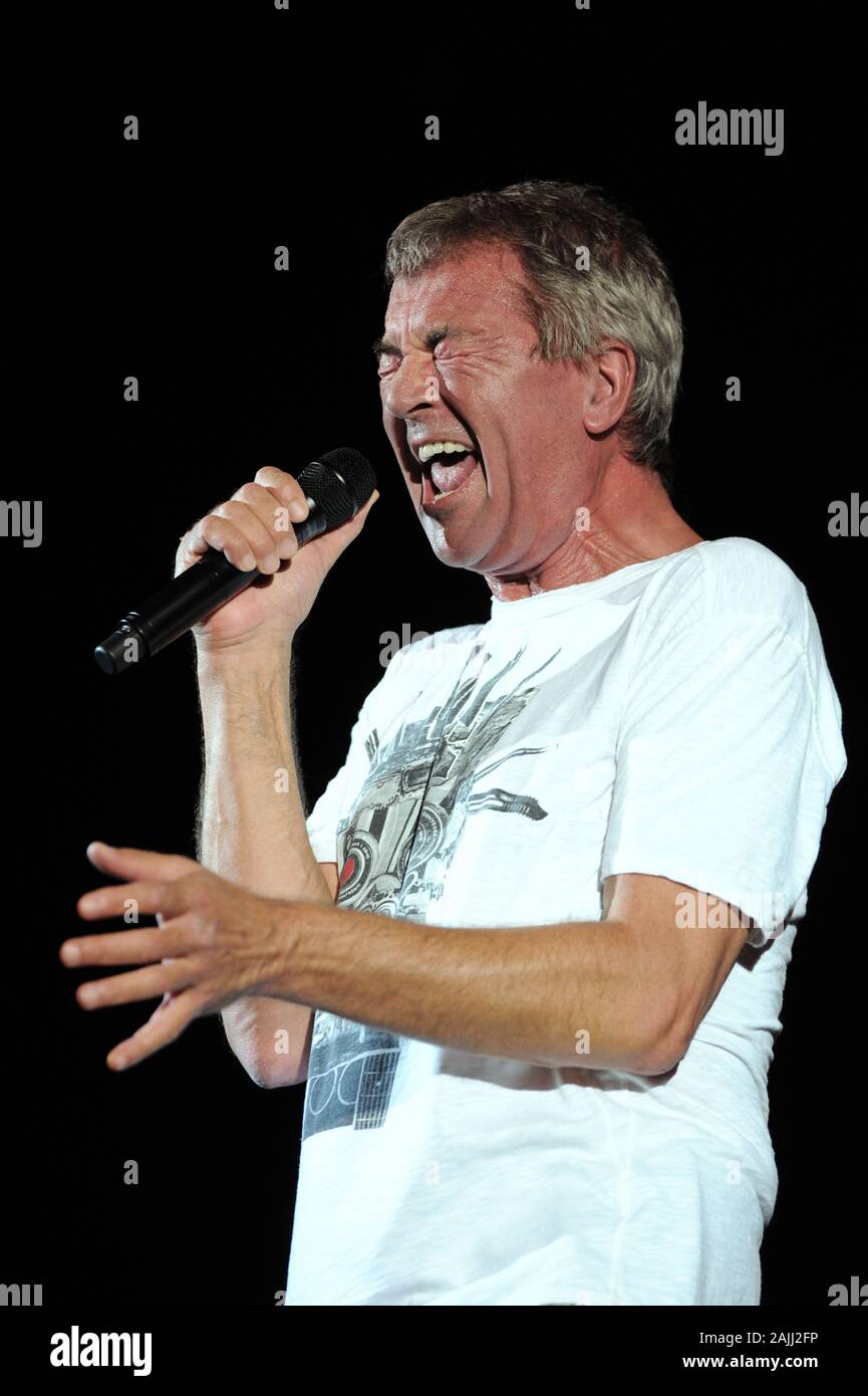 Deep purple singer ian gillan hi-res stock photography and images - Alamy