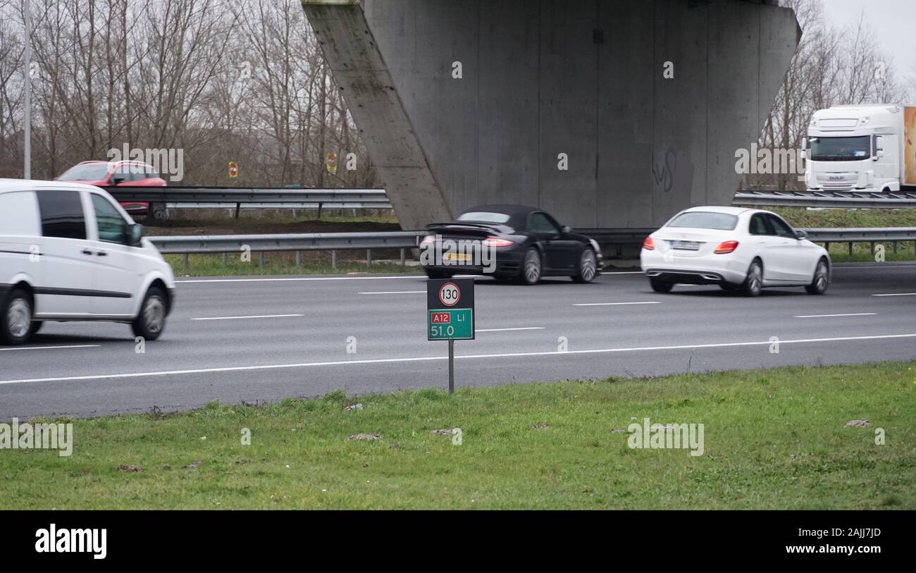 100 Speed Sign High Resolution Stock Photography and Images - Alamy