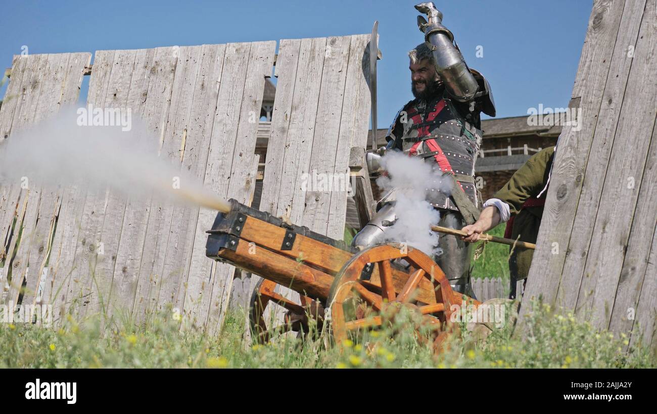 Knights in offensive. Knights defending their fortress Stock Photo - Alamy