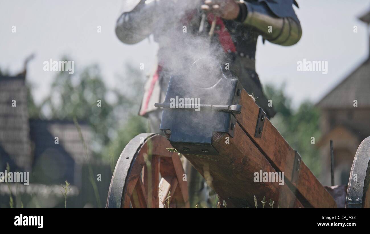 Knights in offensive. Knights defending their fortress Stock Photo - Alamy