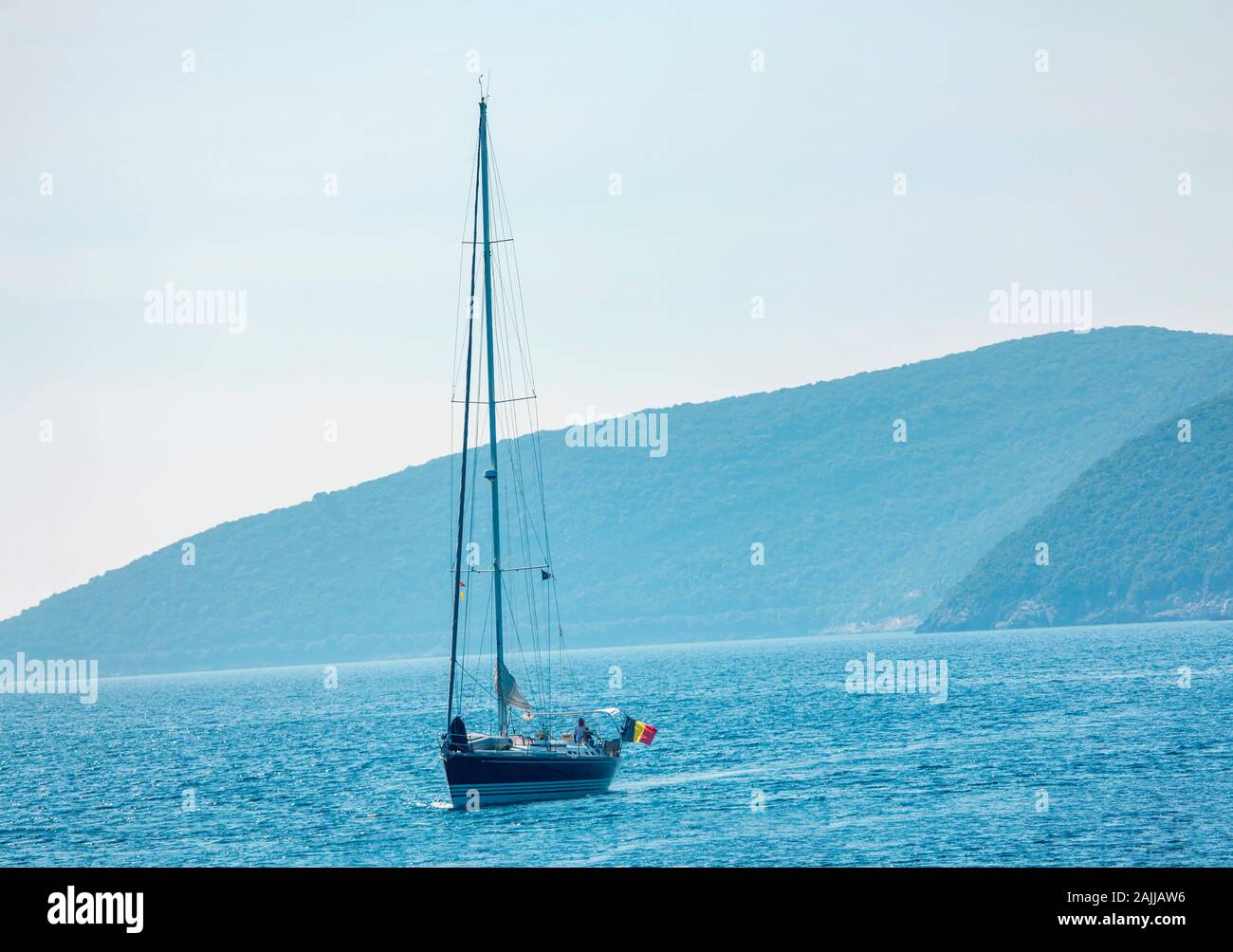 sailing yacht with tall masts Stock Photo - Alamy