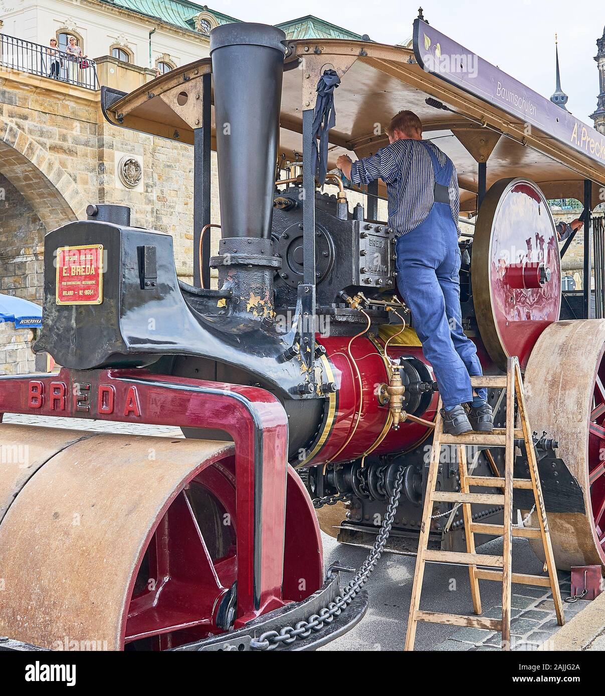 Steam driven steam roller engine hi-res stock photography and images ...