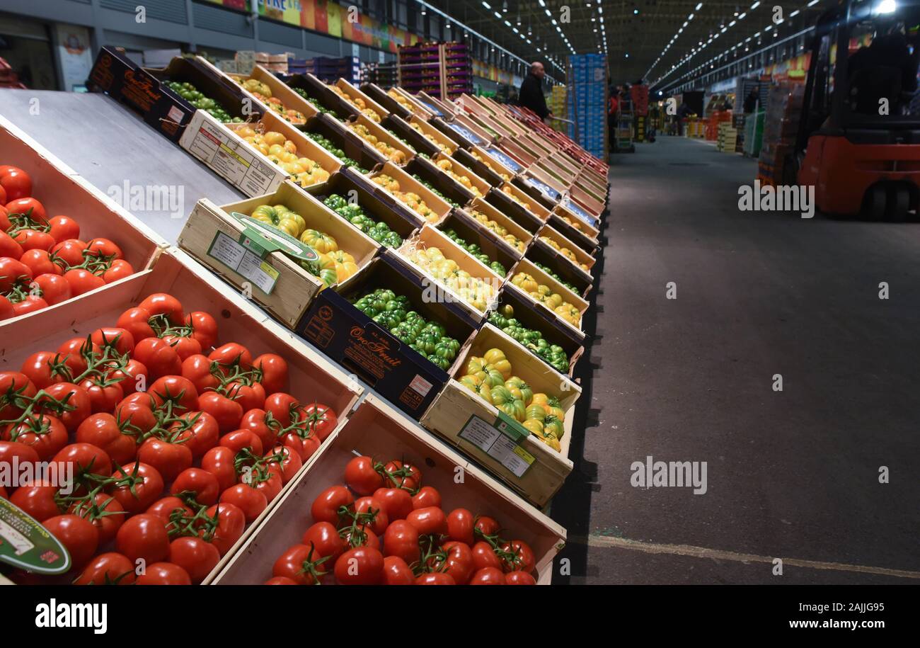 Paris food market rouge hi-res stock photography and images - Alamy