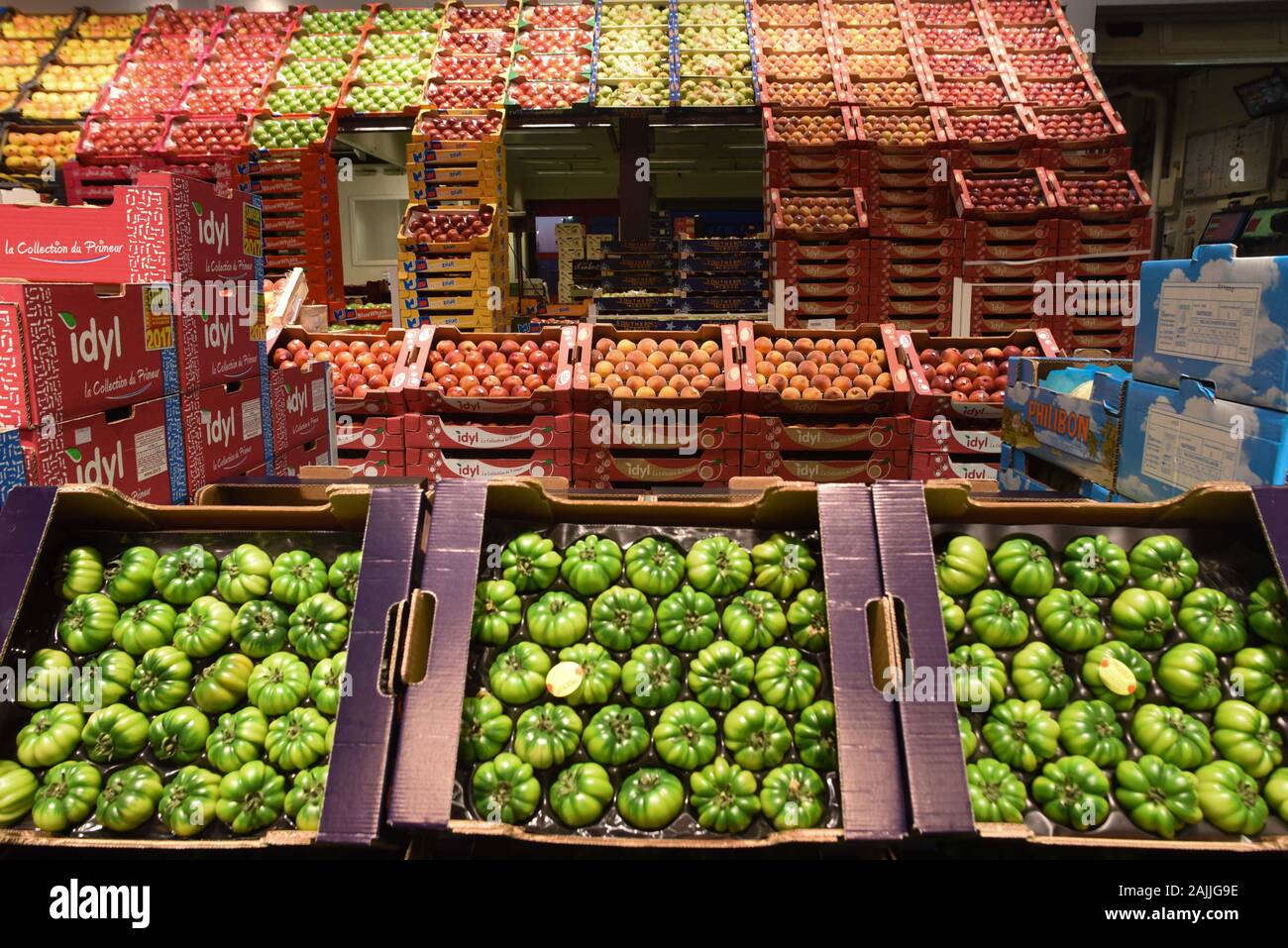 Halle au marche de legumes hi-res stock photography and images - Alamy