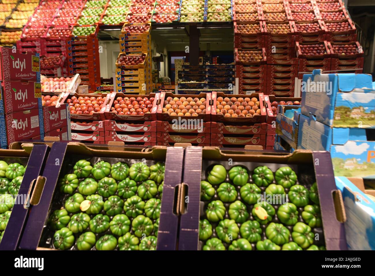 Halle au marche de legumes hi-res stock photography and images - Alamy