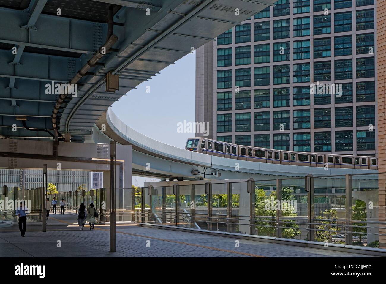 TOKYO, JAPAN, May 17, 2019 : The modern railway to Odaiba in Shiodome ...