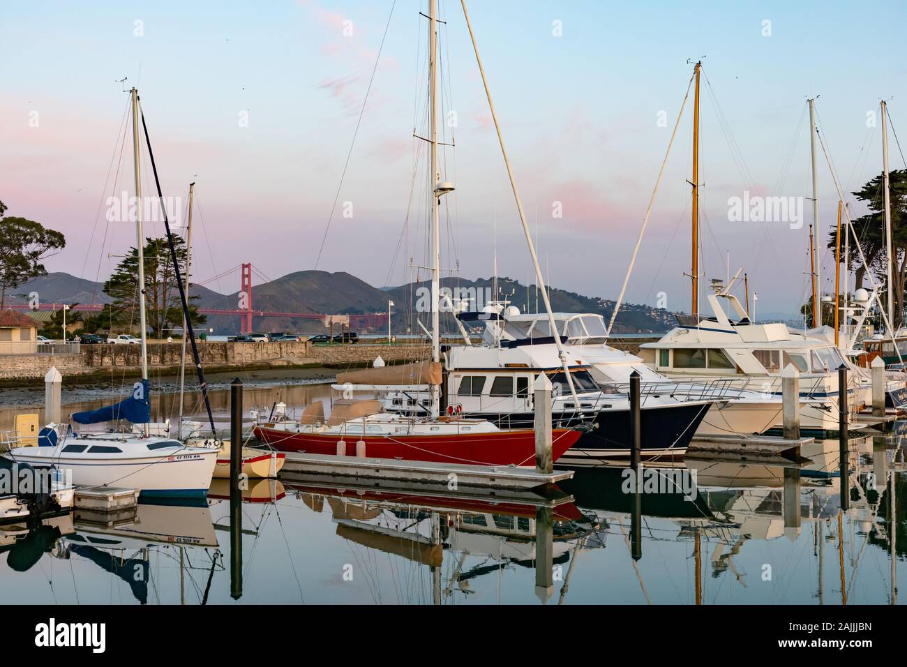 Golden gate bridge in marina bay hi-res stock photography and images ...
