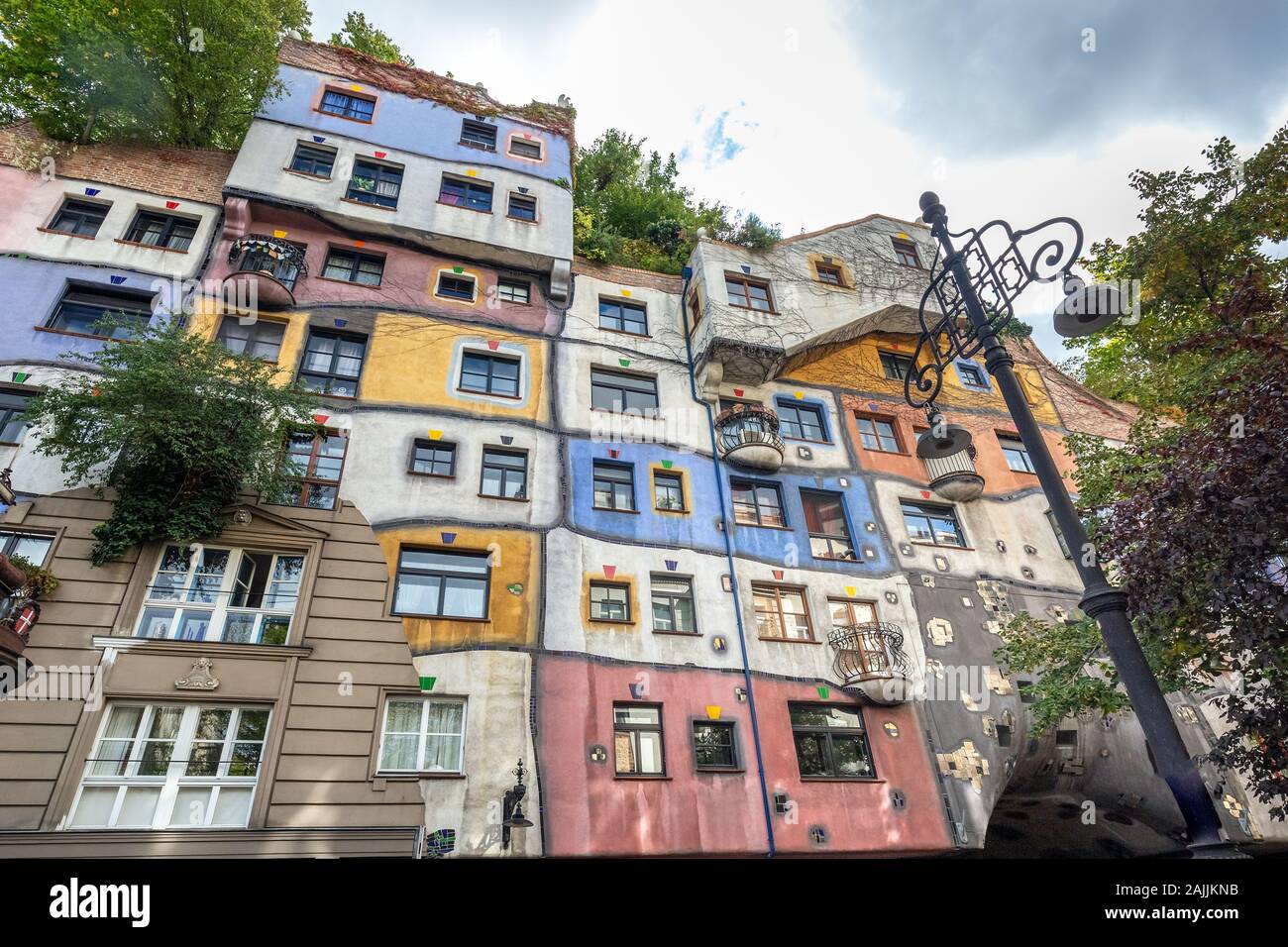 Hundertwasser house, Hundertwasserhaus - apartment house, idea and ...