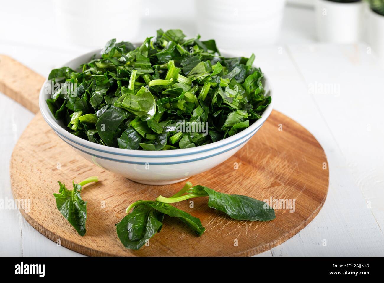 Chopped spinach hi-res stock photography and images - Alamy
