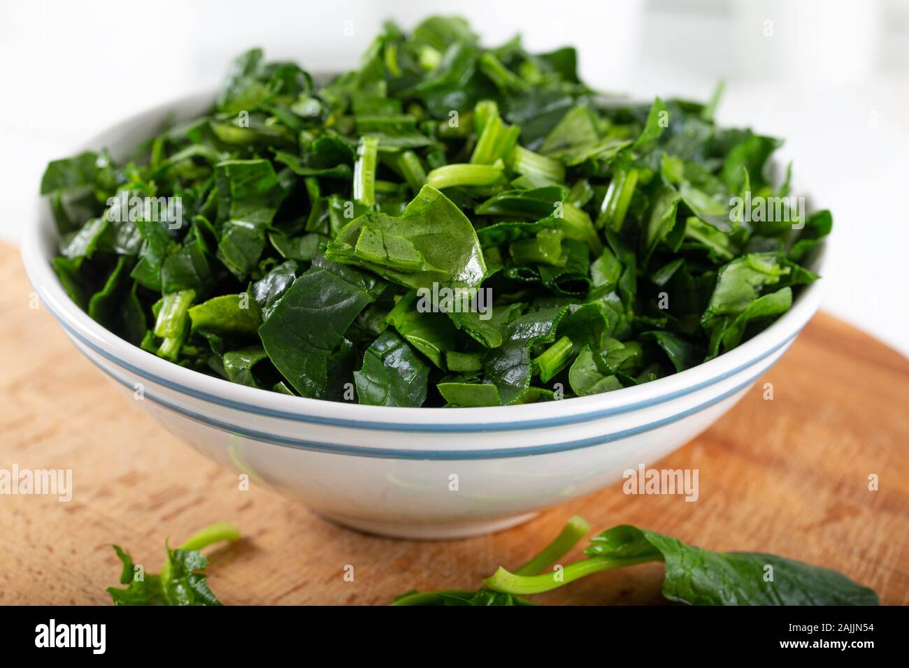 Chopped spinach hi-res stock photography and images - Alamy