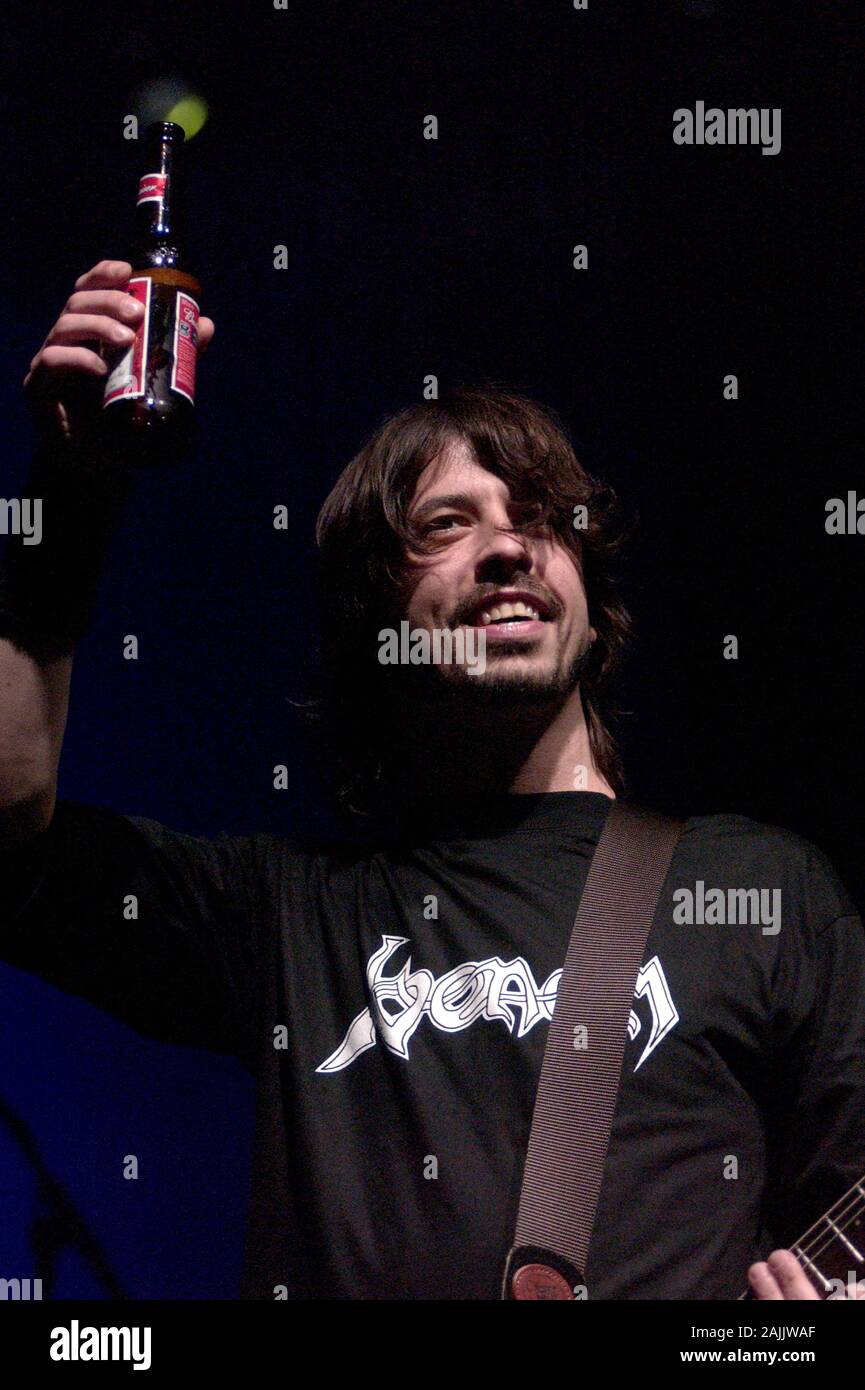 Dave grohl concert hi-res stock photography and images - Alamy