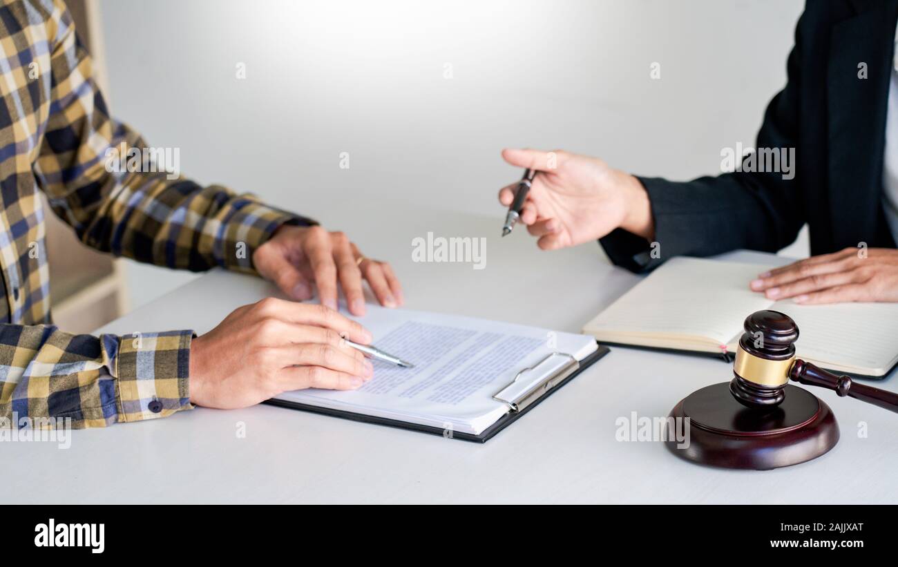 Lawyer talking to client court hi-res stock photography and images - Alamy