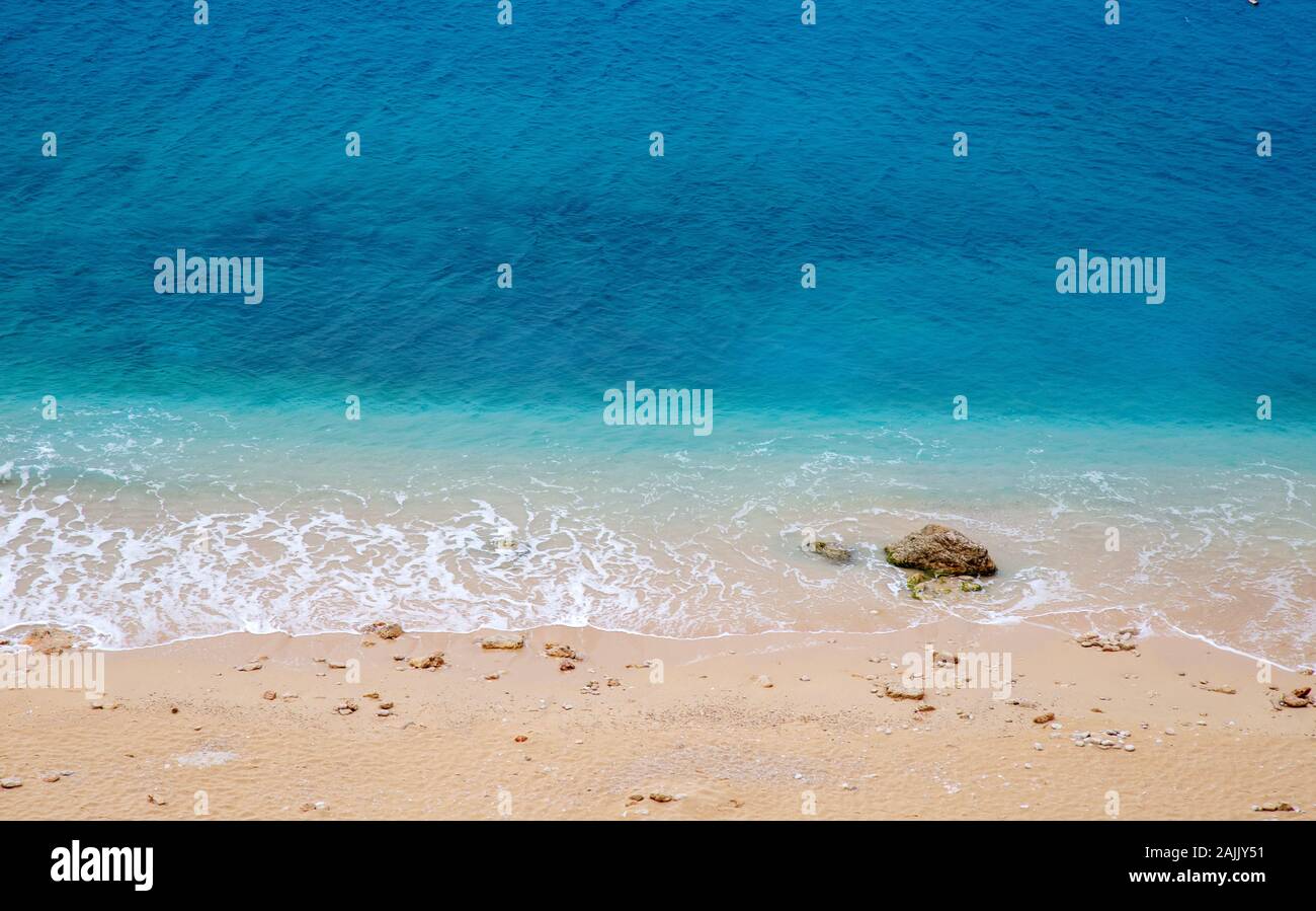 Turquoise waves splash sandy beach hi-res stock photography and images ...