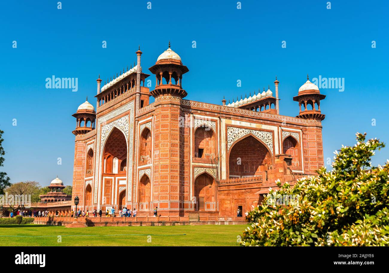 Darwaza i Rauza, the Great Gate of Taj Mahal - Agra, India Stock Photo ...