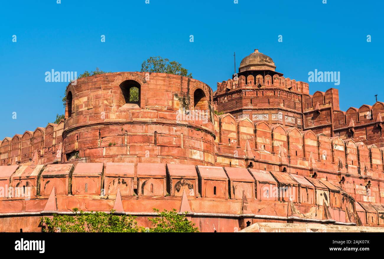 Gate entrance to red fort delhi hi-res stock photography and images - Alamy