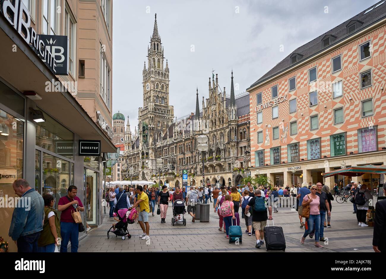 Marienplatz s bahn hi-res stock photography and images - Alamy