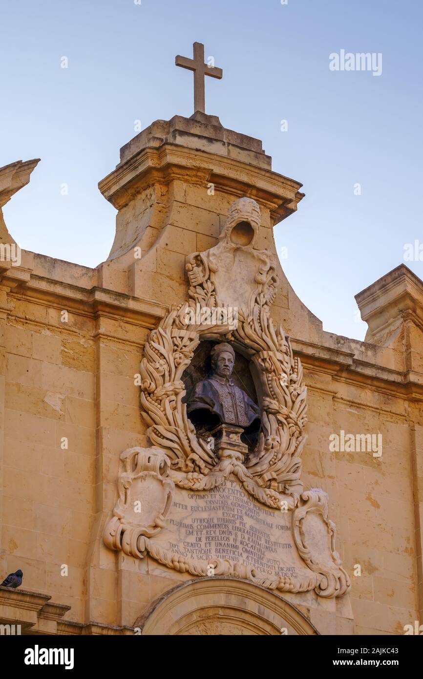 Architecture sculptures and statues on building in Valetta, Malta Stock ...