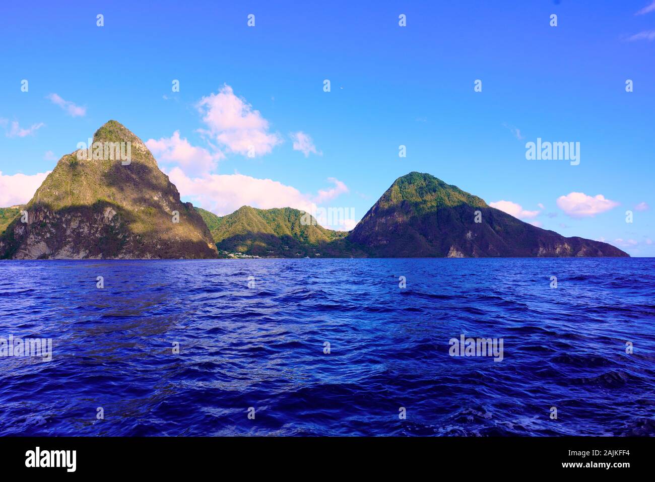 High speed motor boat speeding through water Stock Photo - Alamy