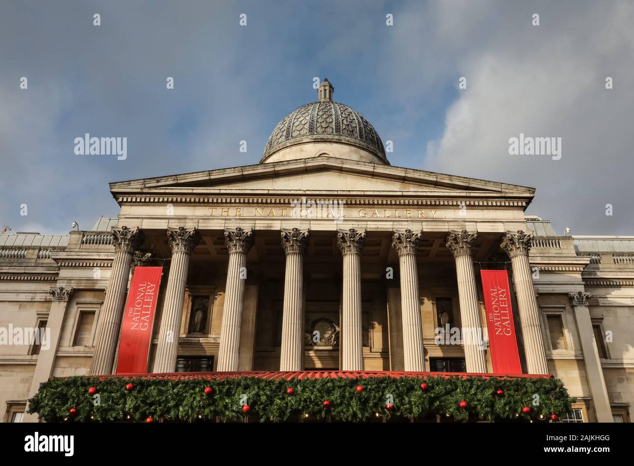 National gallery london exterior hi-res stock photography and images ...
