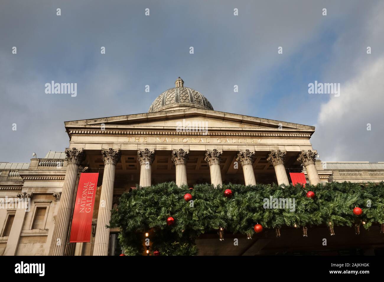 National gallery london exterior hi-res stock photography and images ...