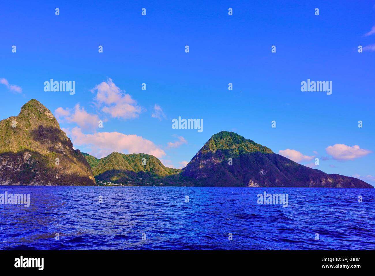 High speed motor boat speeding through water Stock Photo - Alamy