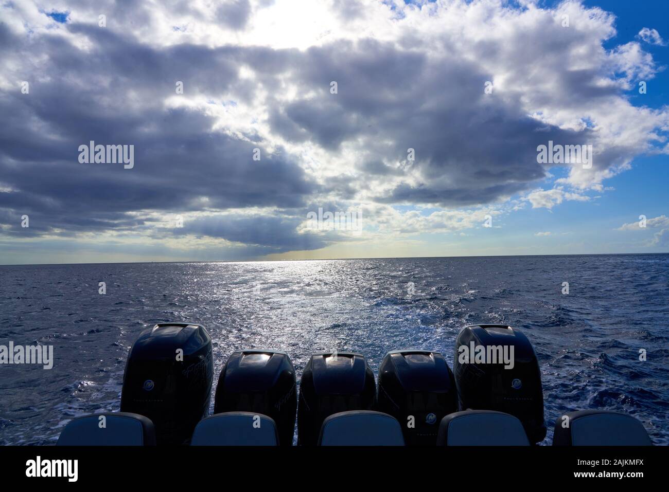 High speed motor boat speeding through water Stock Photo - Alamy