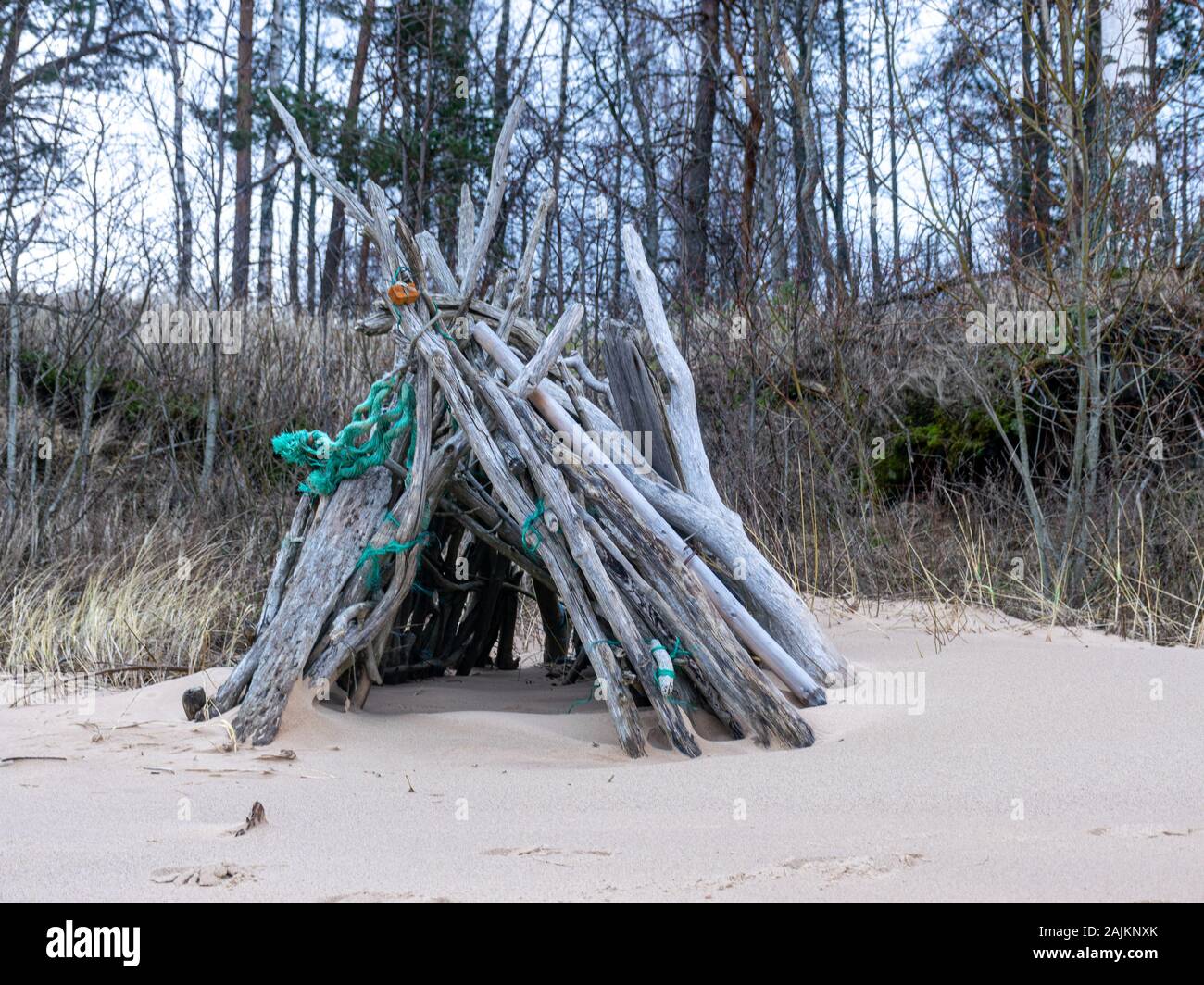 Branch hut hi-res stock photography and images - Alamy