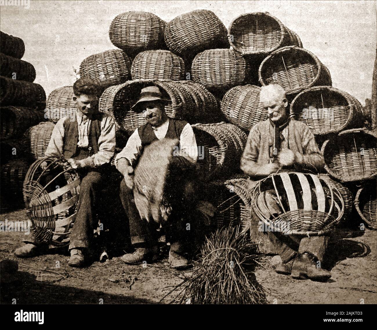 Basket makers hi-res stock photography and images - Alamy