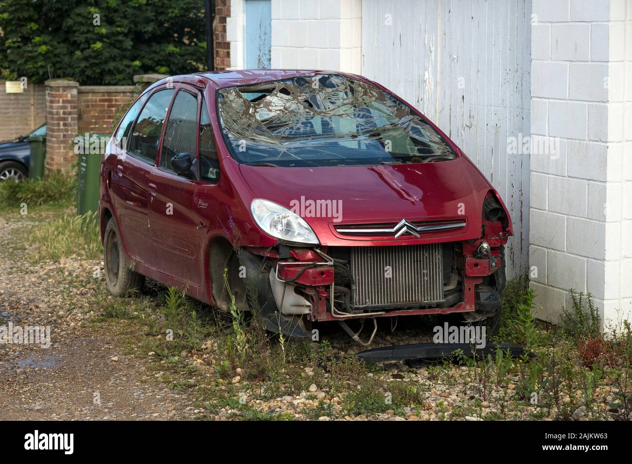 Car missing parts hi-res stock photography and images - Alamy
